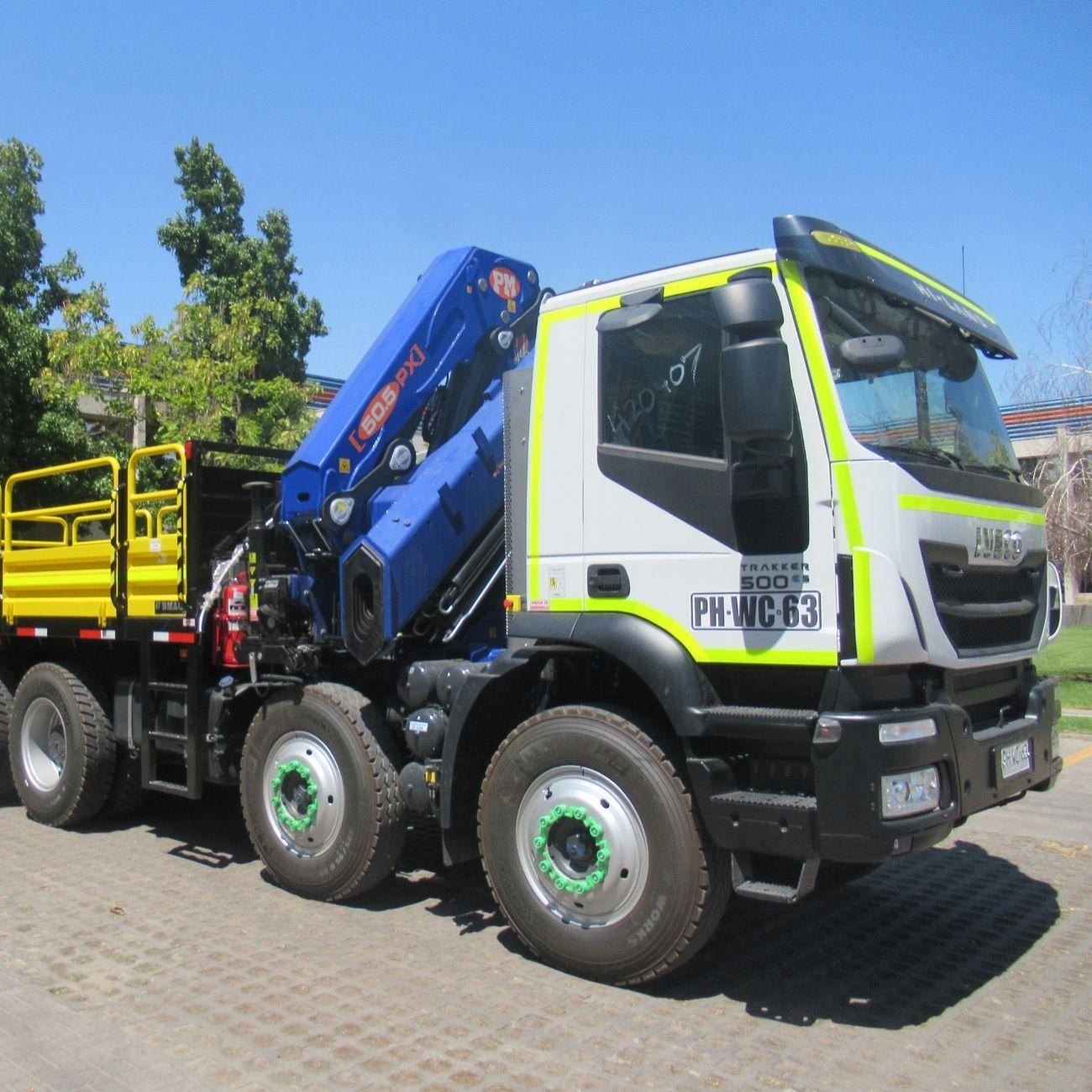 Camión pluma 20 TON marca IVECO | SK Rental Chile