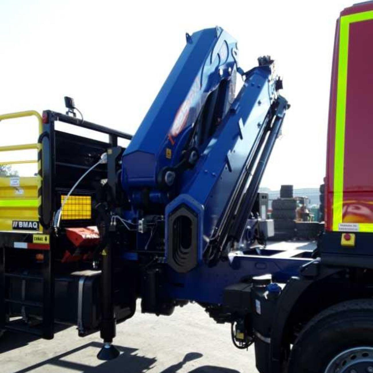 Camión pluma 12.2 TON marca IVECO | SK Rental Chile